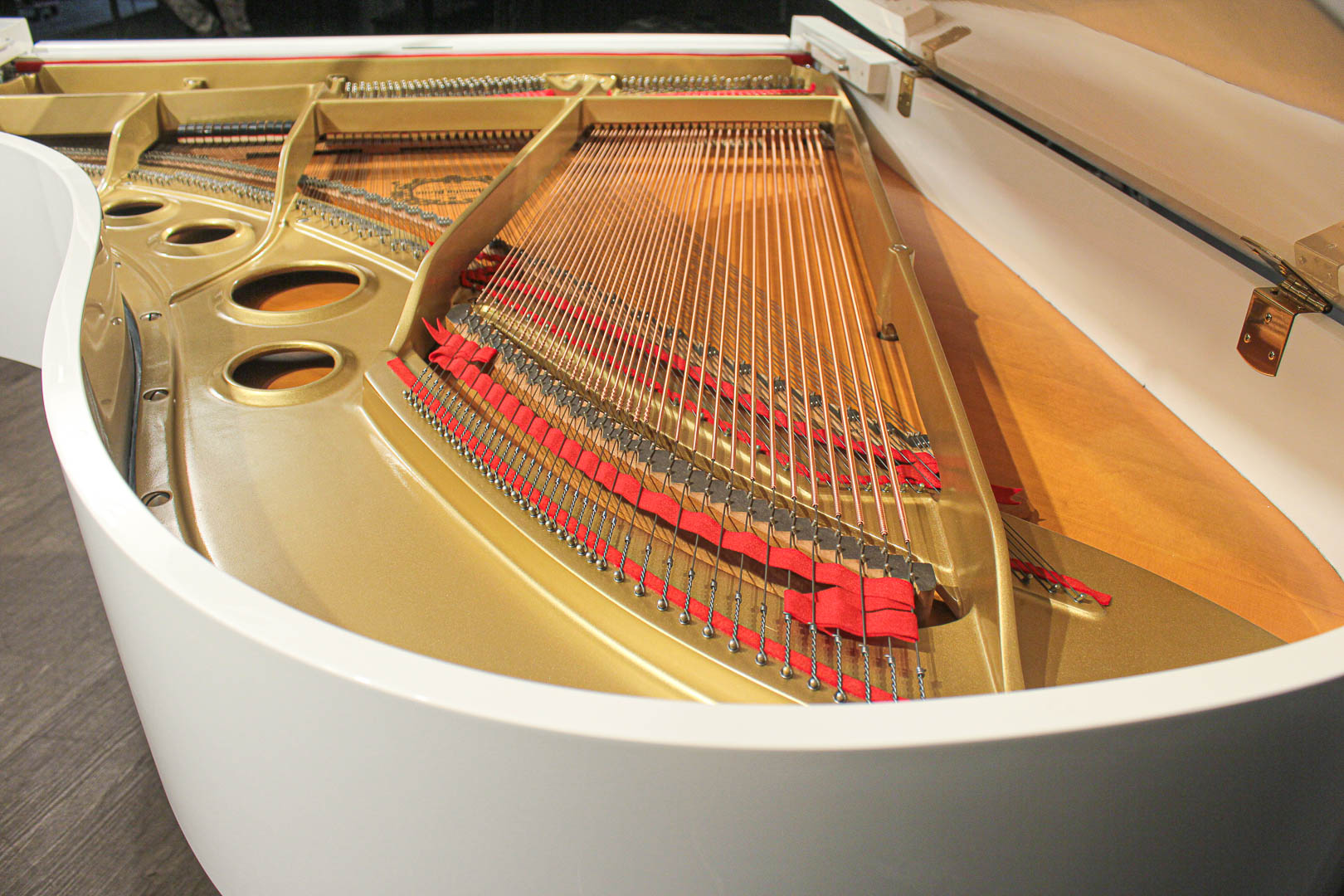 Yamaha Player Grand Piano G5 6'6'' Polished White PianoDisc/QRS ...